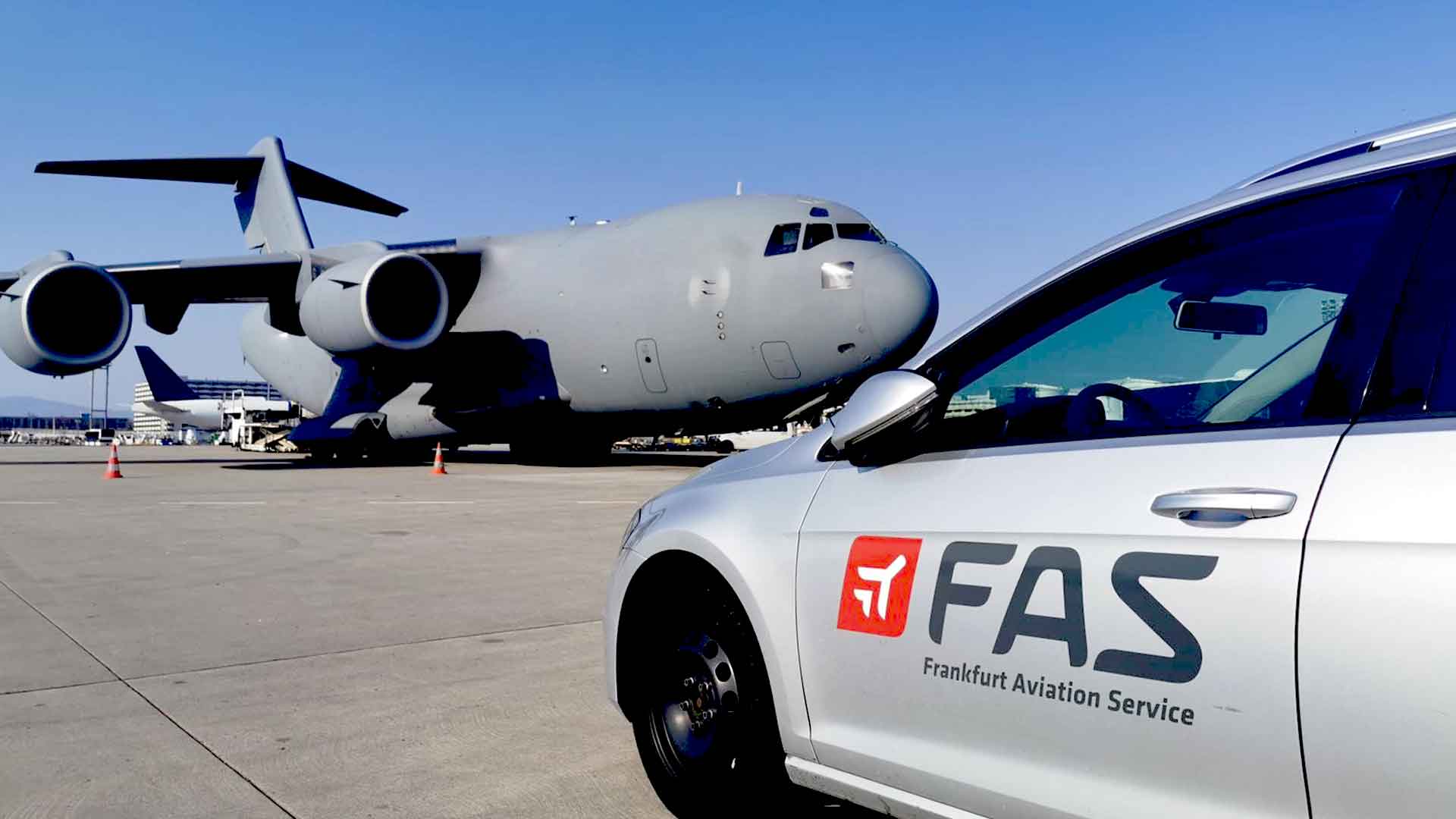 Ground Handler in Frankfurt, Germany at the International Airport (EDDF)